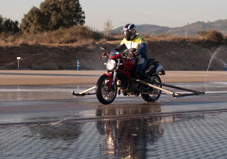 Homologation of safety garments and devices for motorcyclists and light ...